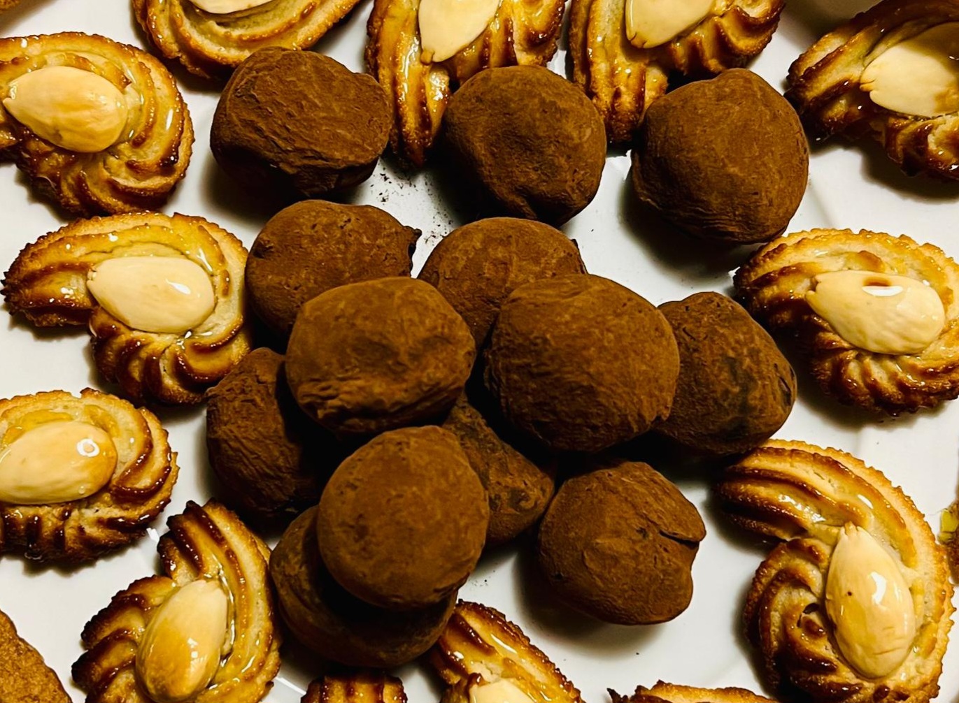 ČOKOLADNI ESEJ I RECEPT ZA OTMJENE TARTUFE Mnogi ljudi, pogotovo žene ...